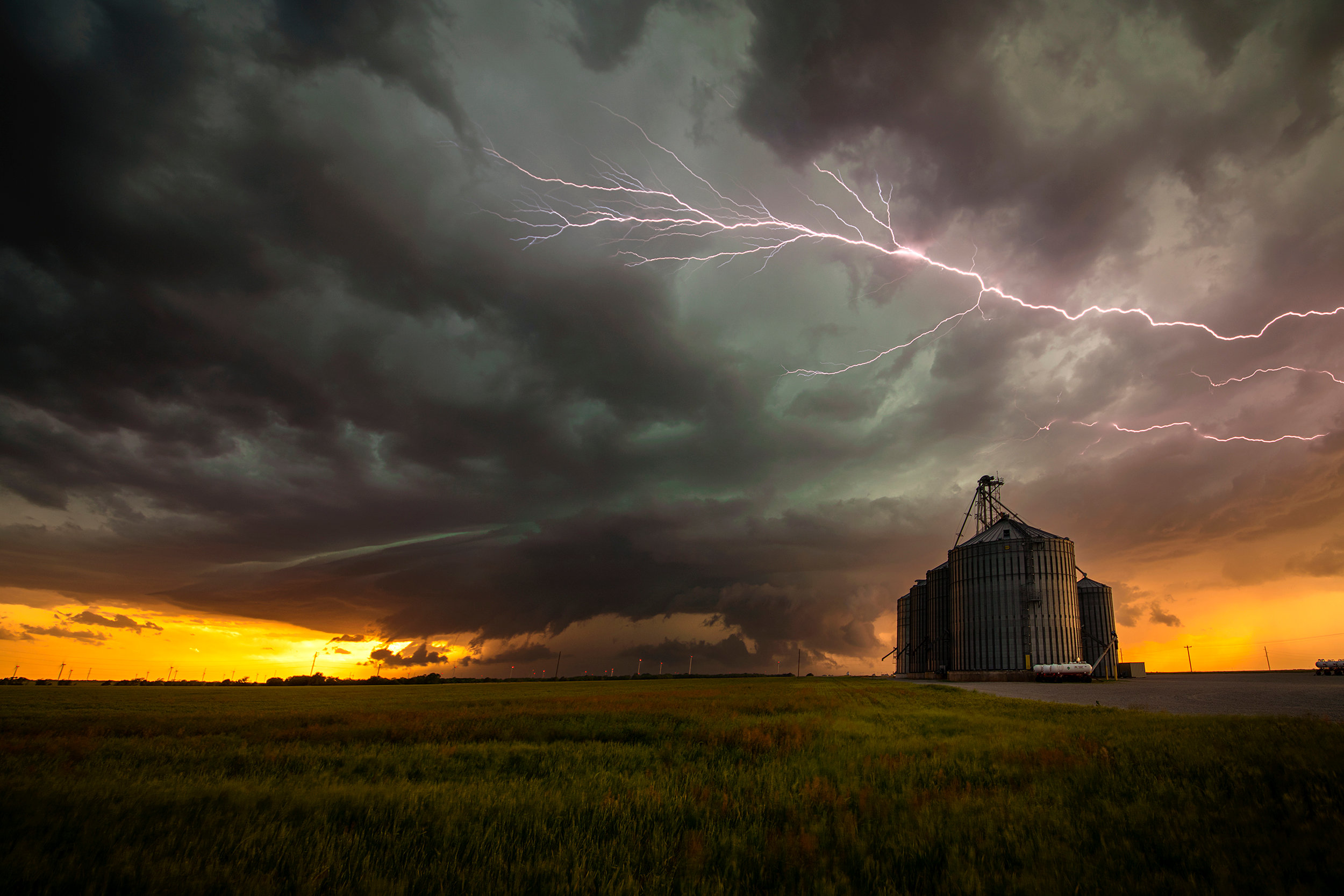 Plains Chasing -Storm Chasing Photo Tours