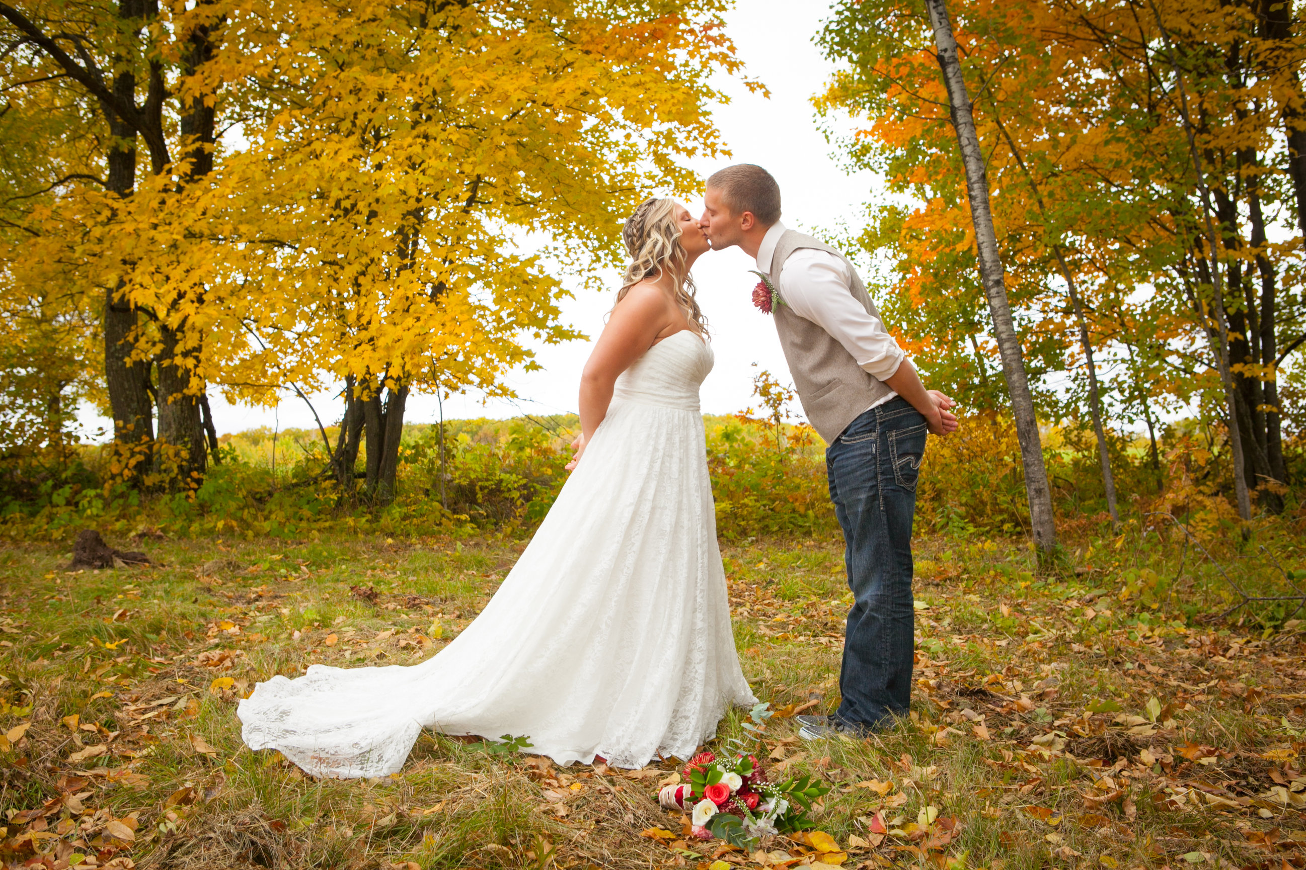 WEDDINGS - Moments Treasured Photography