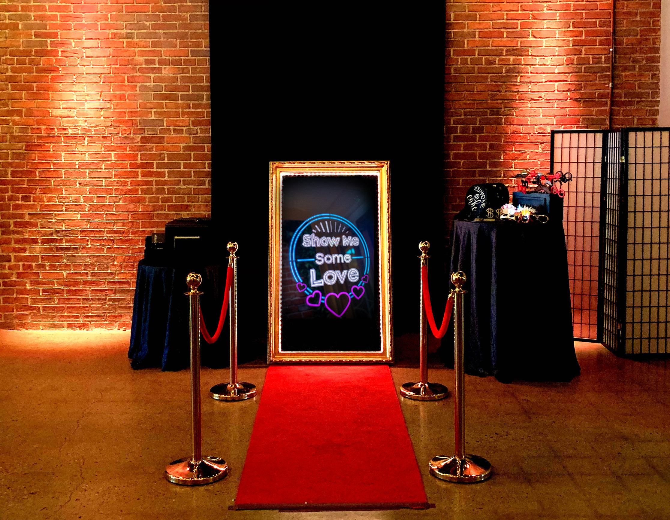 Metropolitan Magic Mirror Photo Booth Huntsville Alabama Wedding and ...