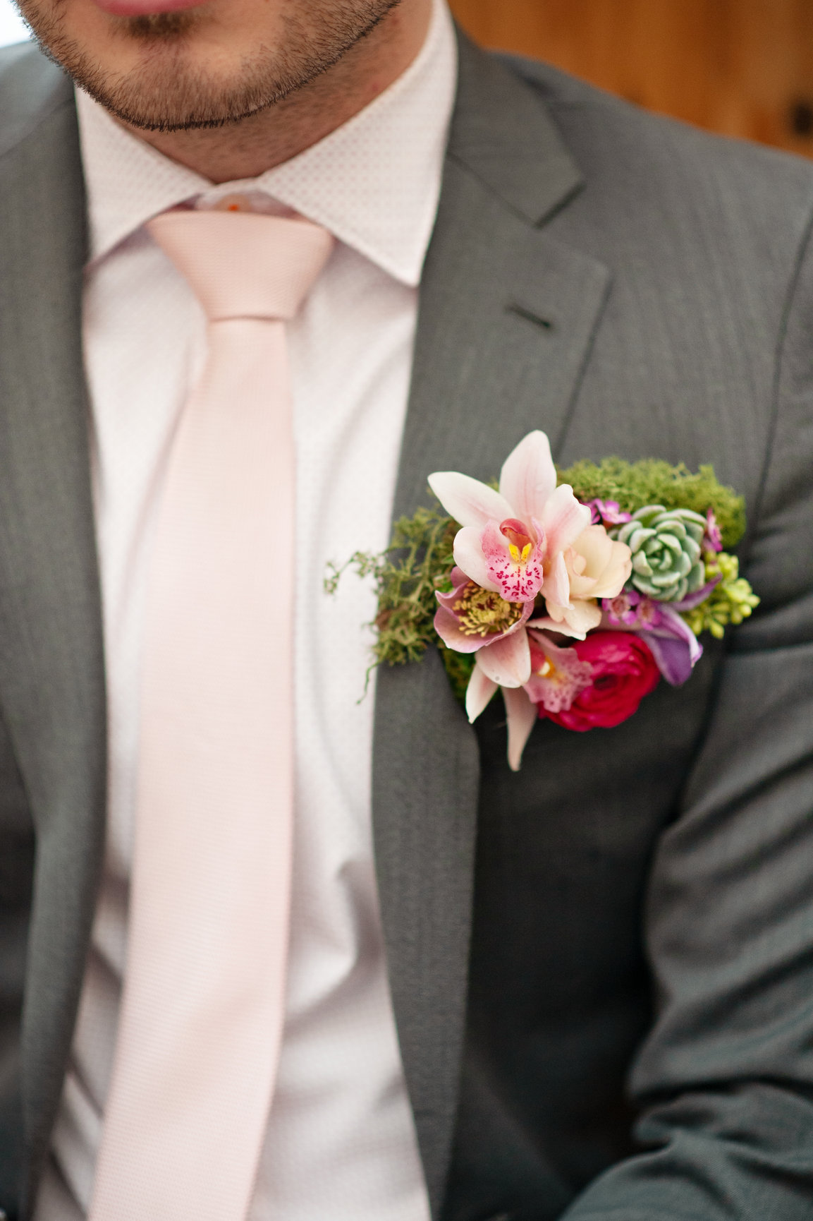 Tips for How to wear a Boutonniere