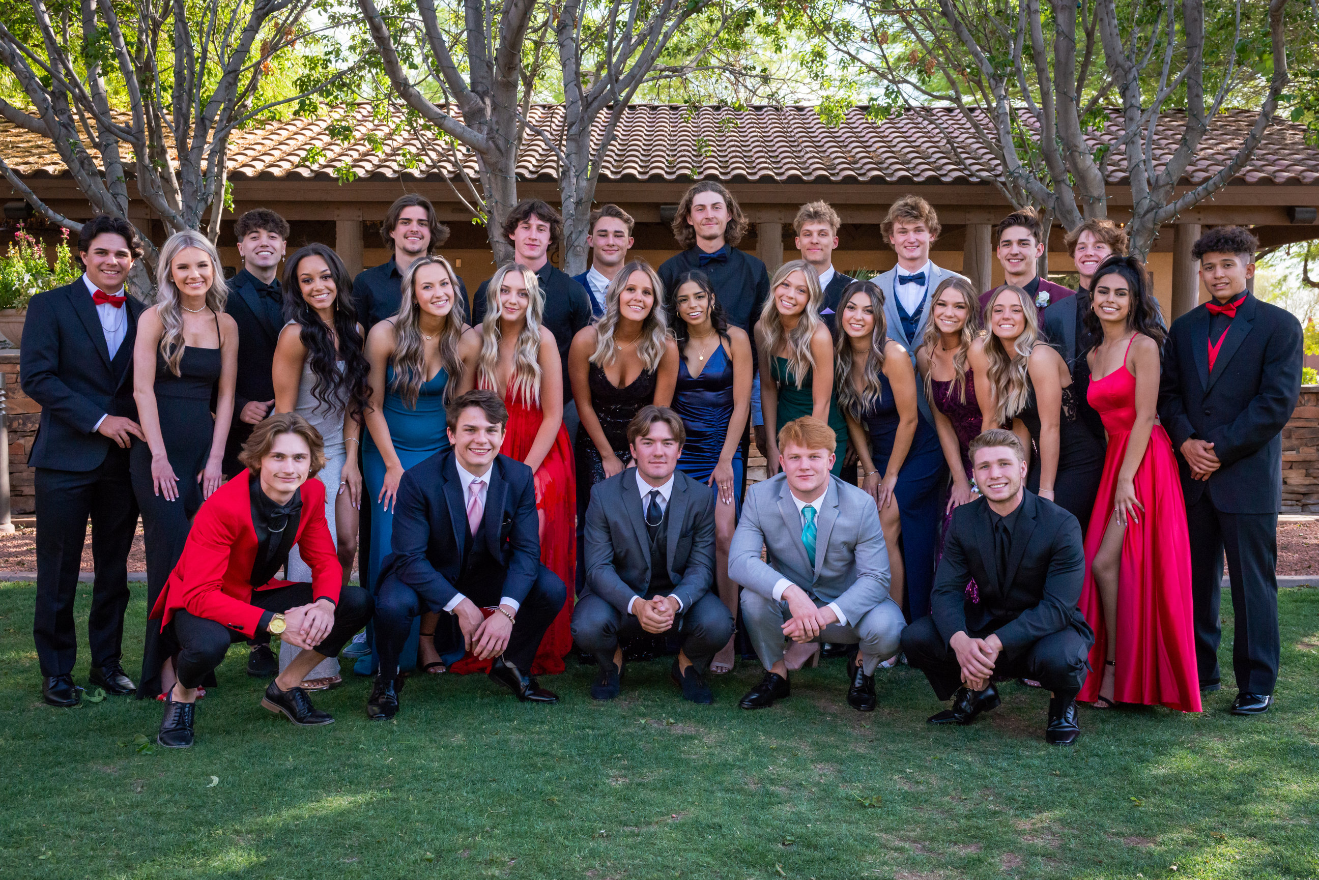 10 Creative Best Friend Senior Photo Ideas to Cherish Forever - Picture ...