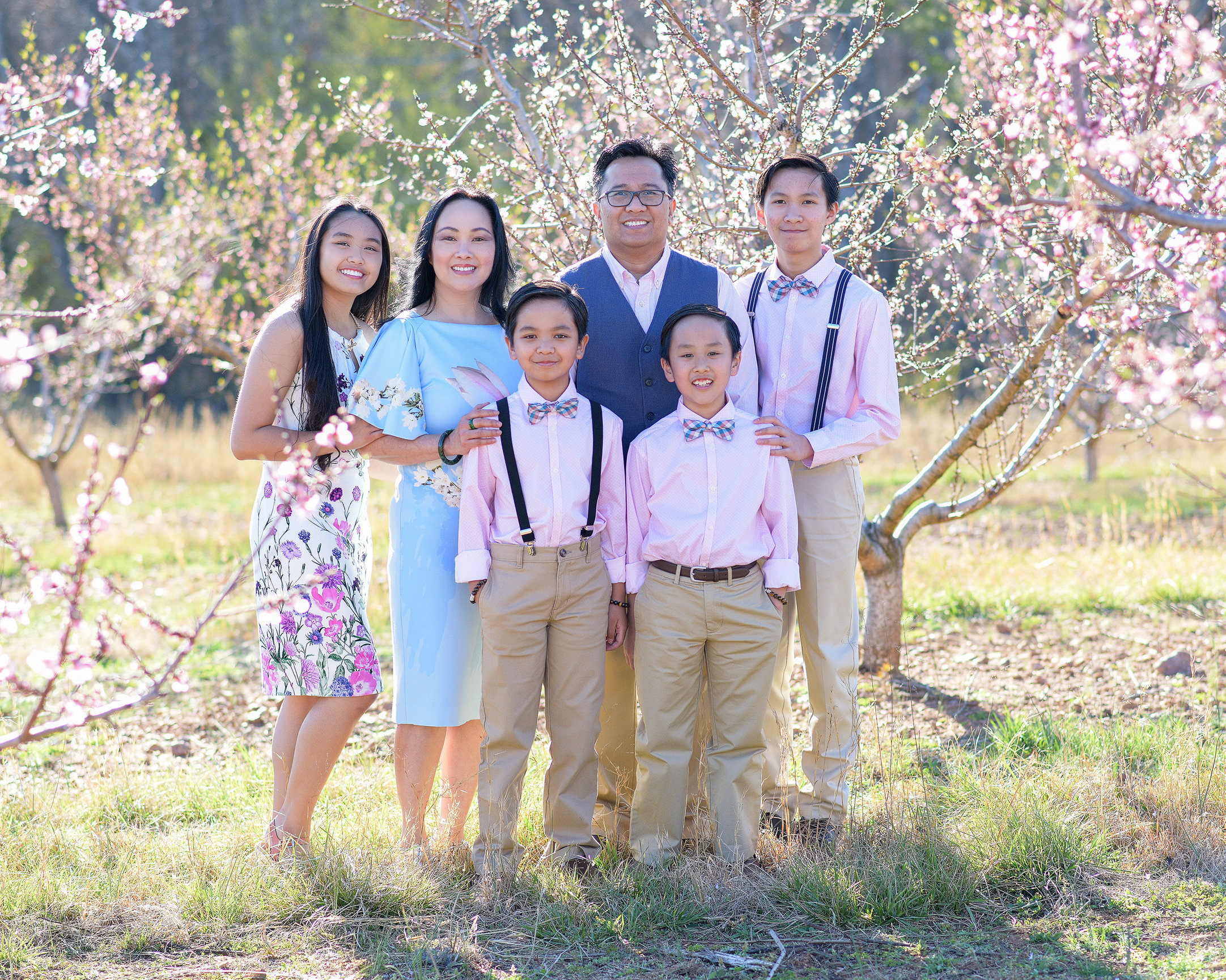 When Should You Book a Spring Family Portrait Session? - Heidi Houser ...