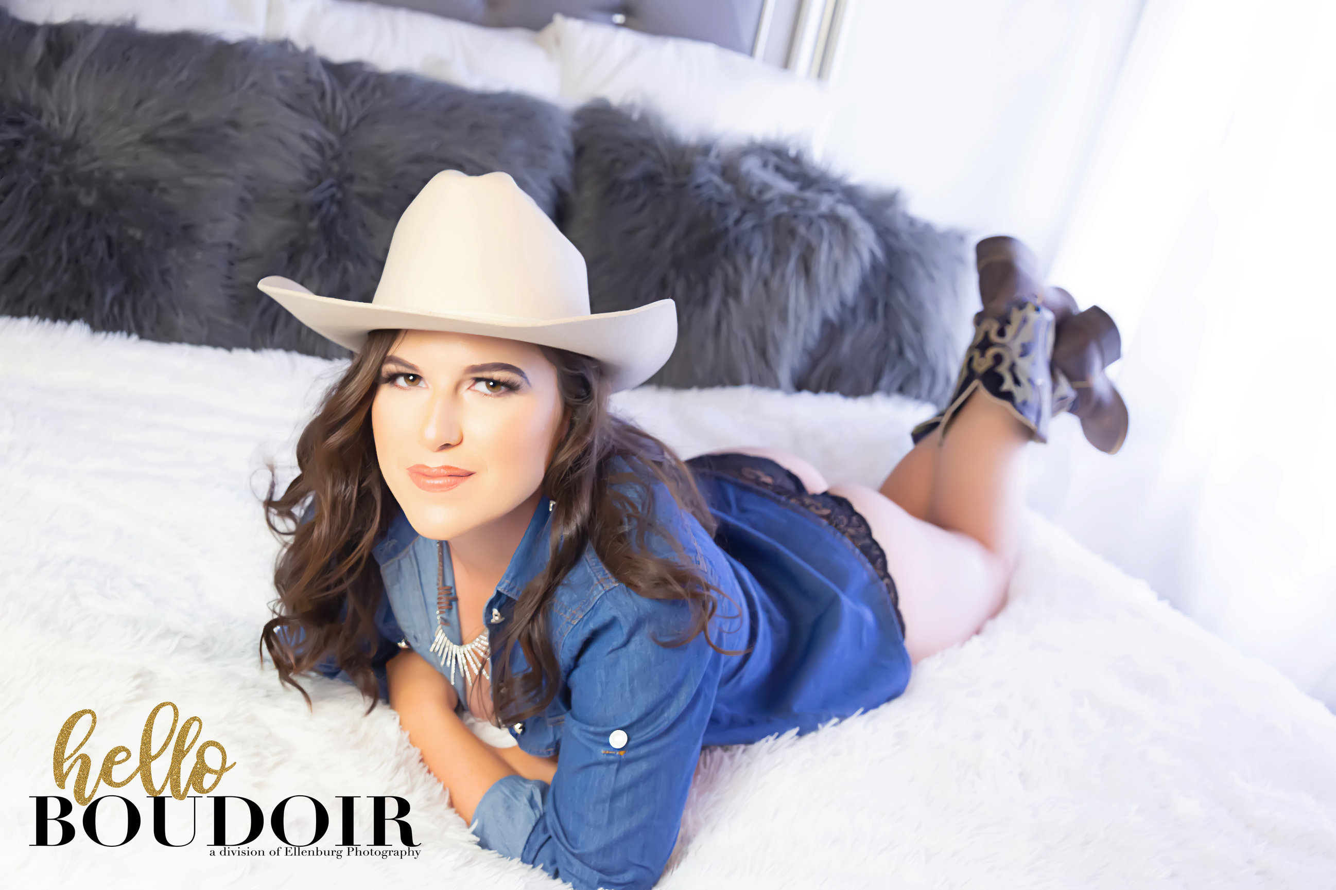 What Happens During a Boudoir Shoot? Step-by-Step - Hello Boudoir
