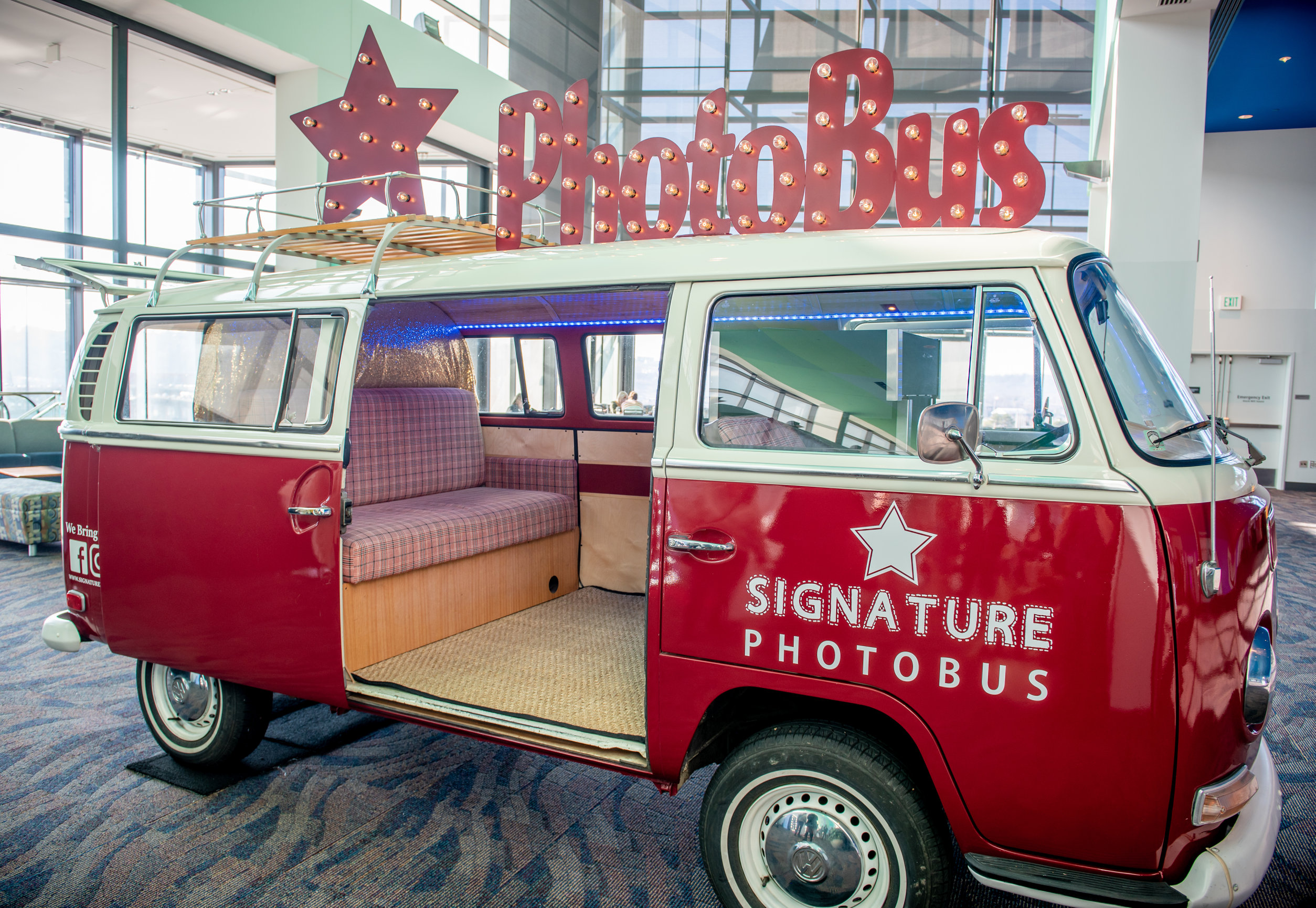 10 Reasons To Hire Signature Photo Booth For Your Wedding - Signature ...