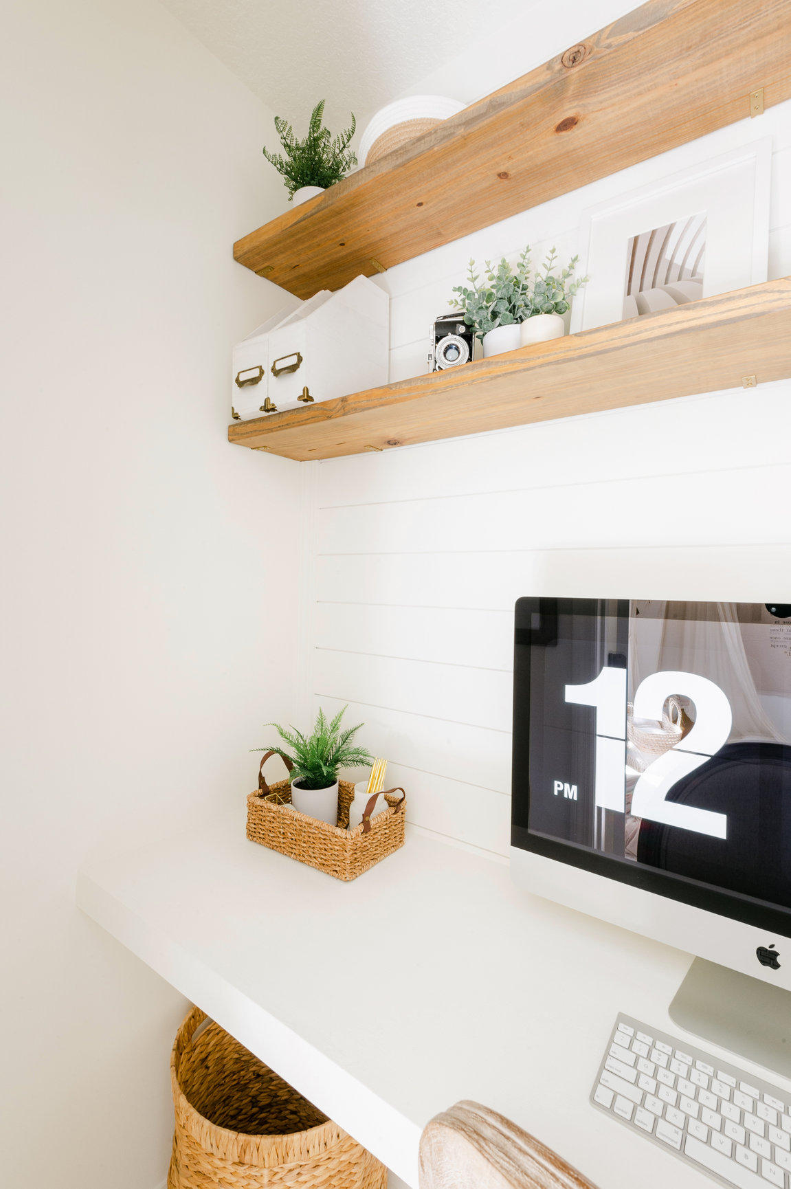 “CLOFFICE” CLOSET TURNED INTO AN OFFICE - DIY DESK - Rya Duncklee Studios